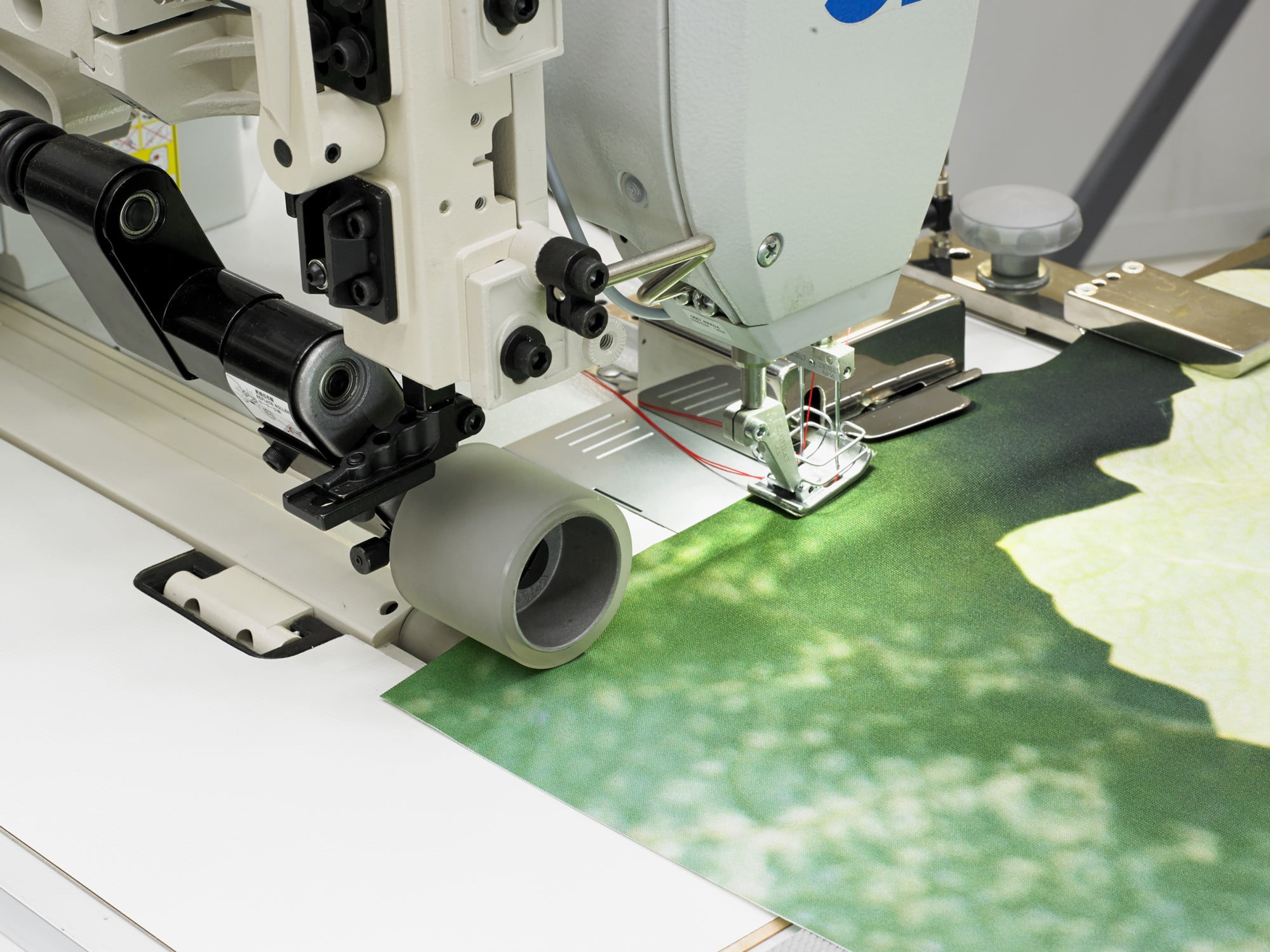 Sewing of advertising textiles | Large Format Printing | SUPRAPRINT